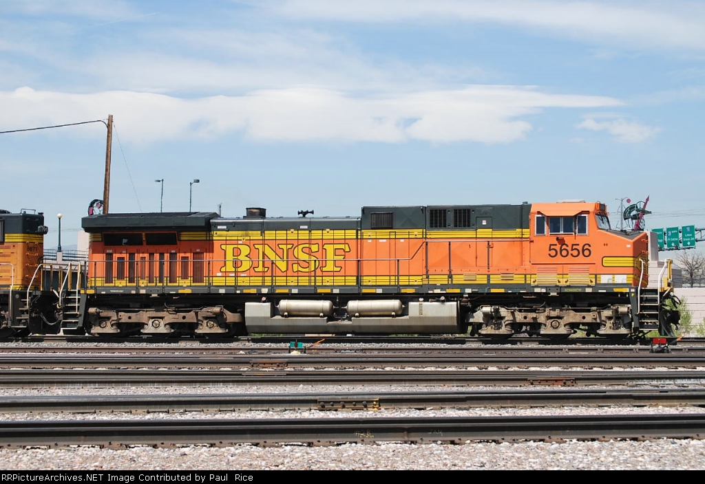 BNSF 5656